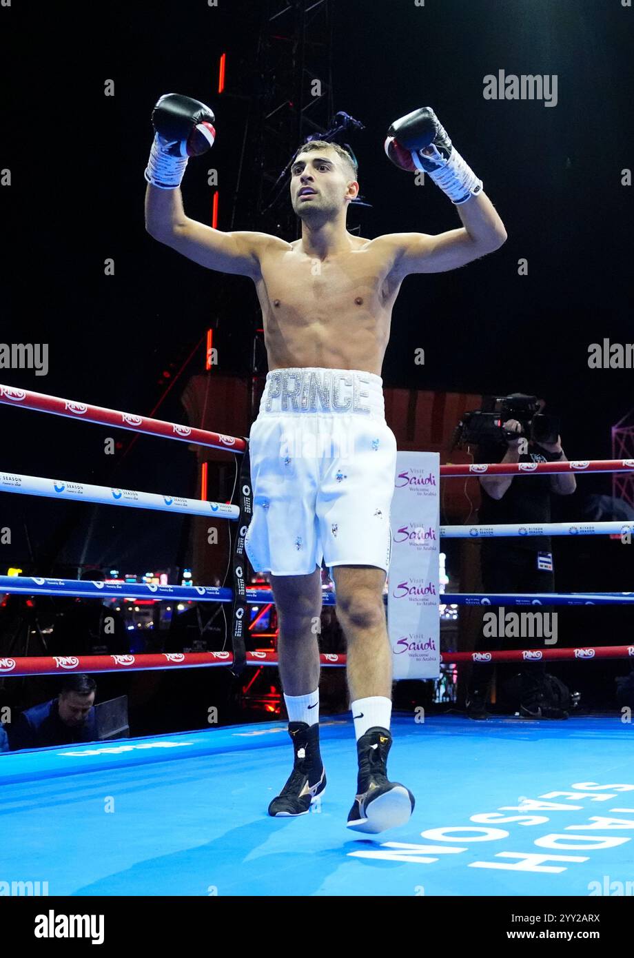 Aadam Hamed celebrates his victory over Jesus Gonzalez at Boulevard ...