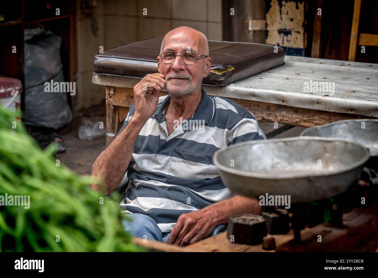 Elderly vendor egypt hi-res stock photography and images - Alamy