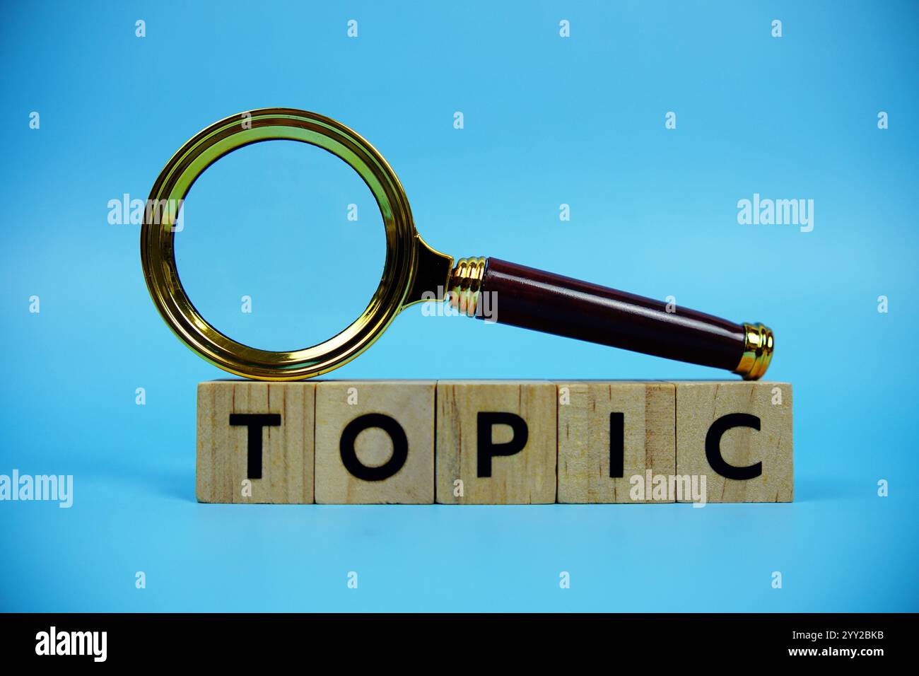 Magnifying glass wooden blocks hi-res stock photography and images - Alamy