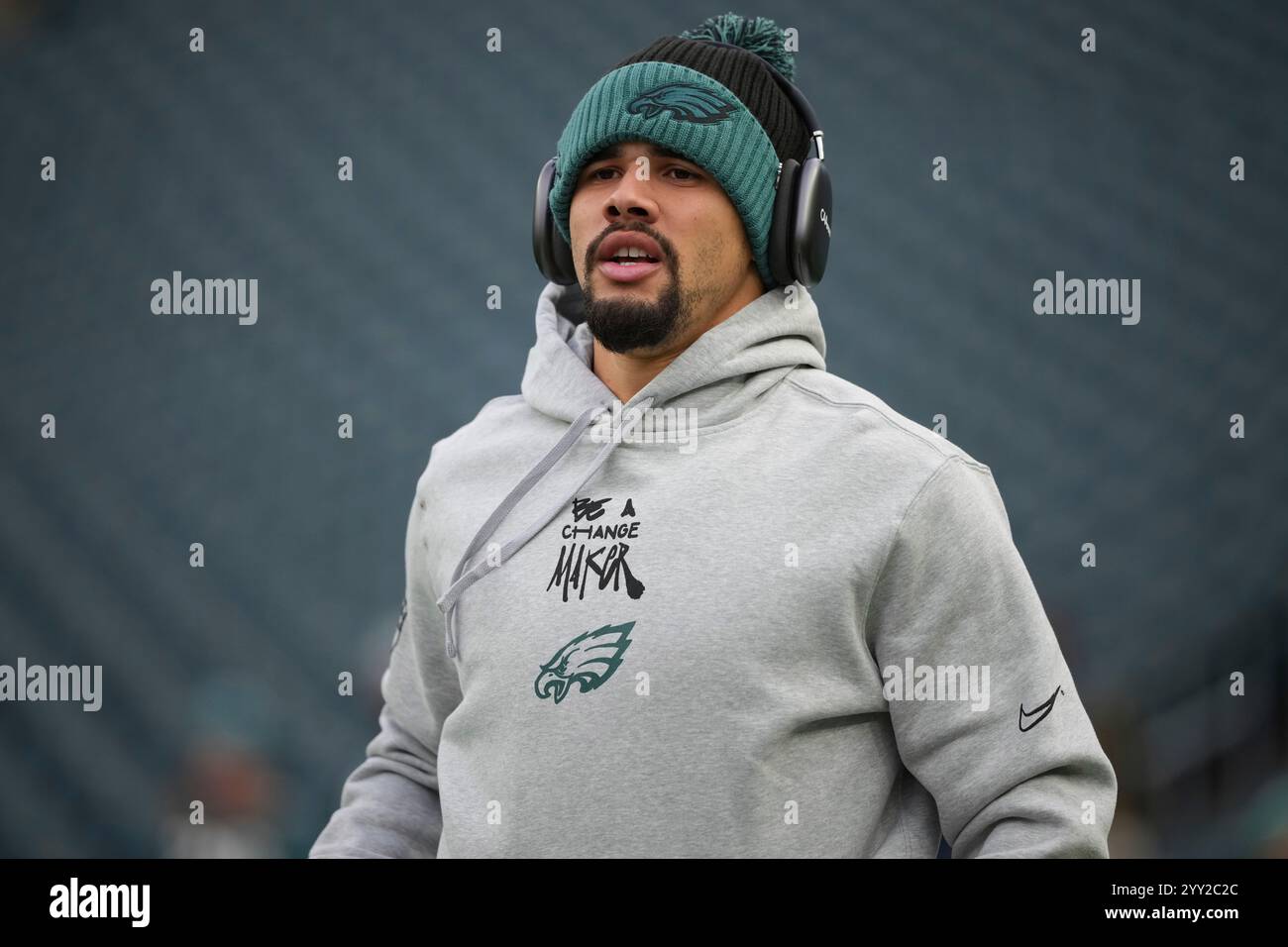 Philadelphia Eagles' Zack Baun warms up before an NFL football game ...