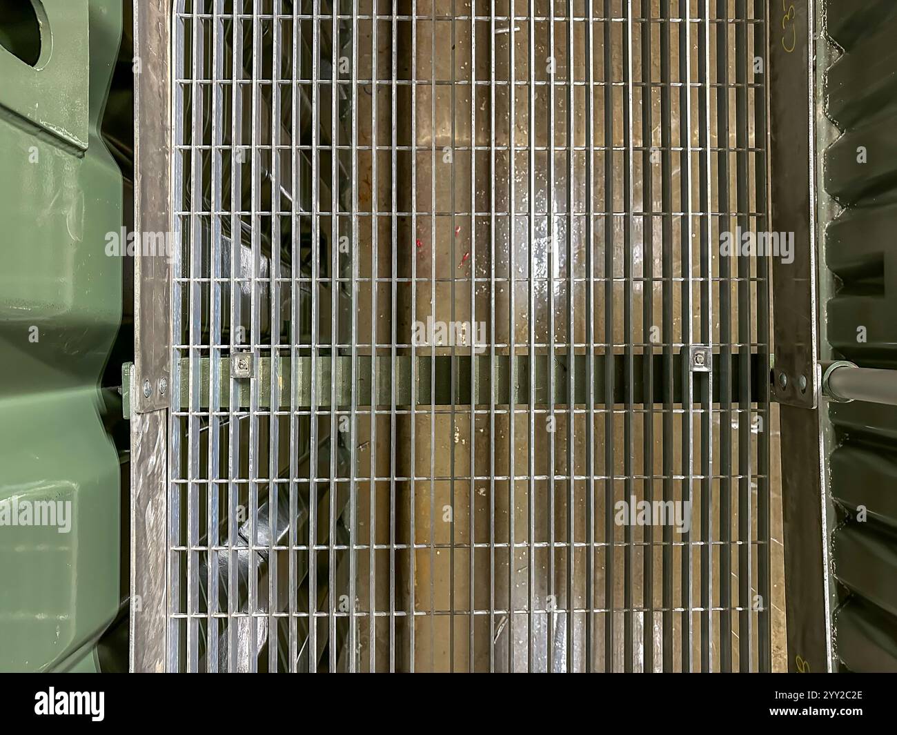 Industrial metal flooring hi-res stock photography and images - Alamy