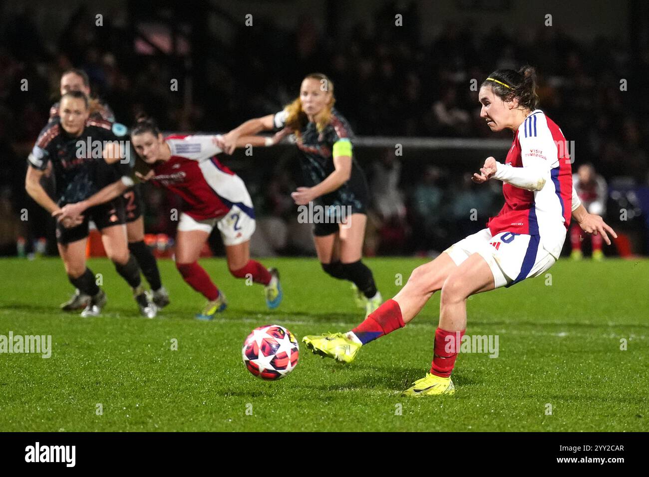 Arsenal's Mariona Caldentey scores their side's third goal of the game ...