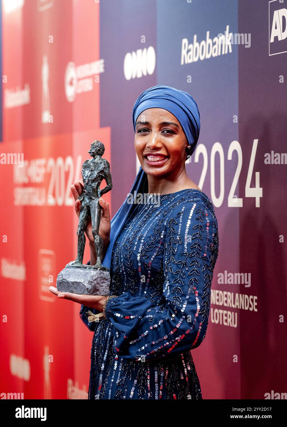 ARNHEM - Sifan Hassan with the award for Sportswoman of the Year 2024 during the presentation of ...