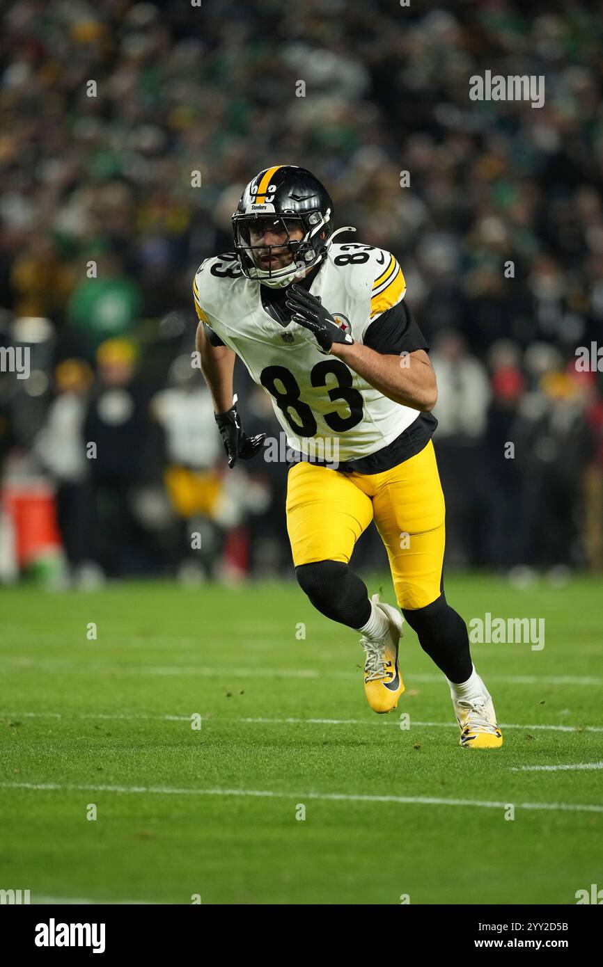 Pittsburgh Steelers' Connor Heyward plays during an NFL football game ...