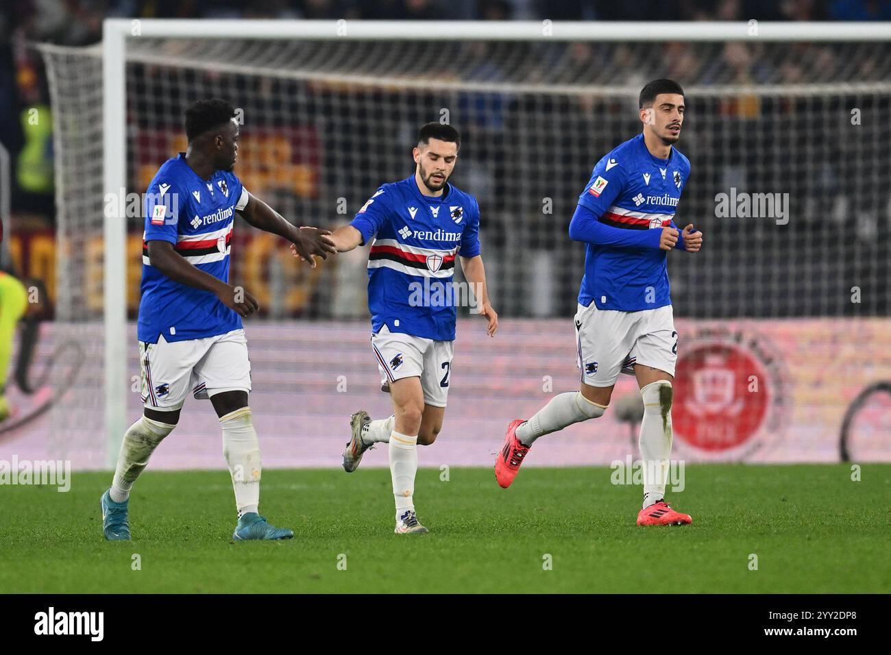 Gerard Yepes of U.C. Sampdoria celebrates after scoring the goal to ...