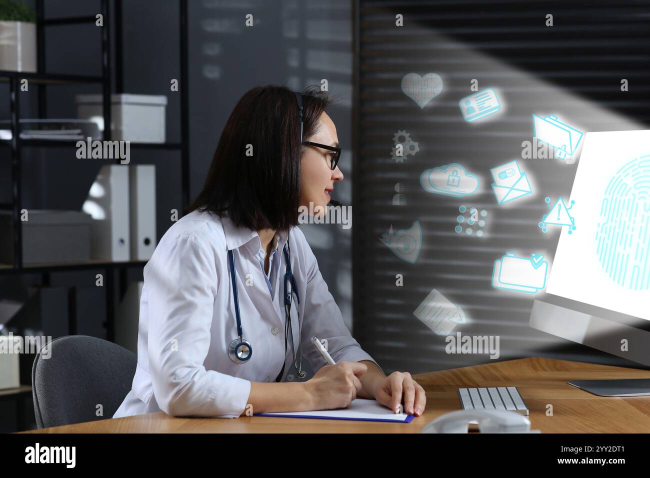 Hospital privacy screen hi-res stock photography and images - Alamy