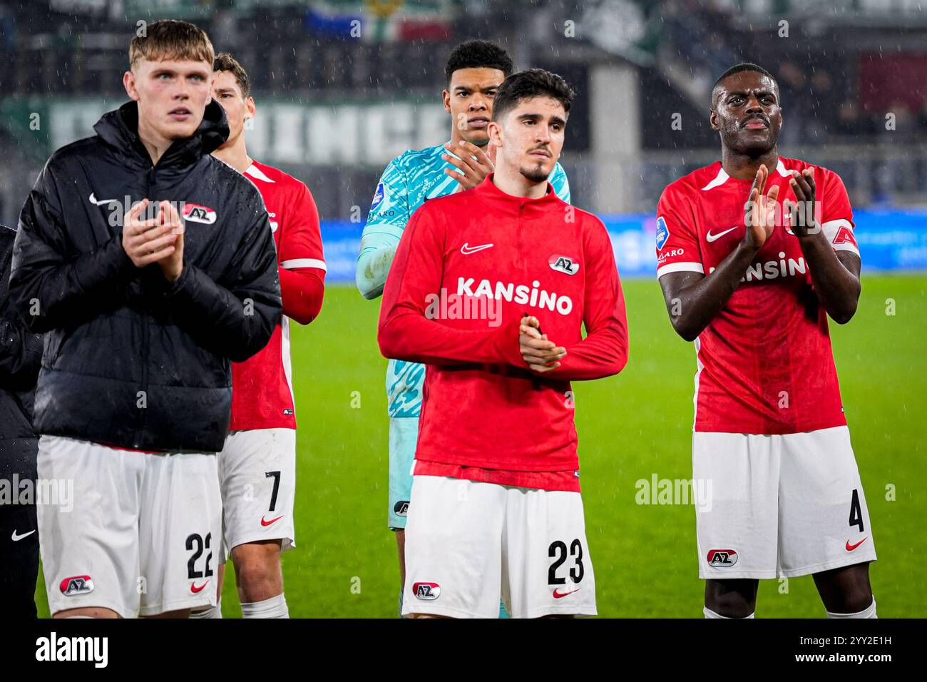 Alkmaar, Netherlands. 18th Dec, 2024. ALKMAAR, NETHERLANDS - DECEMBER 18: Players of AZ thanking ...