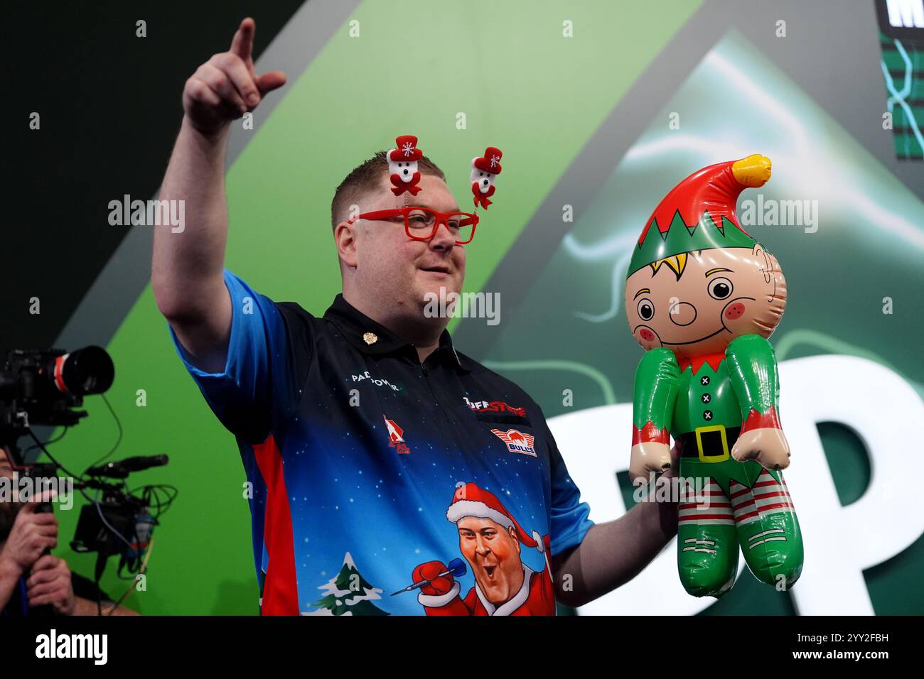 Ricky Evans walks out ahead of his first round match against Gordon ...