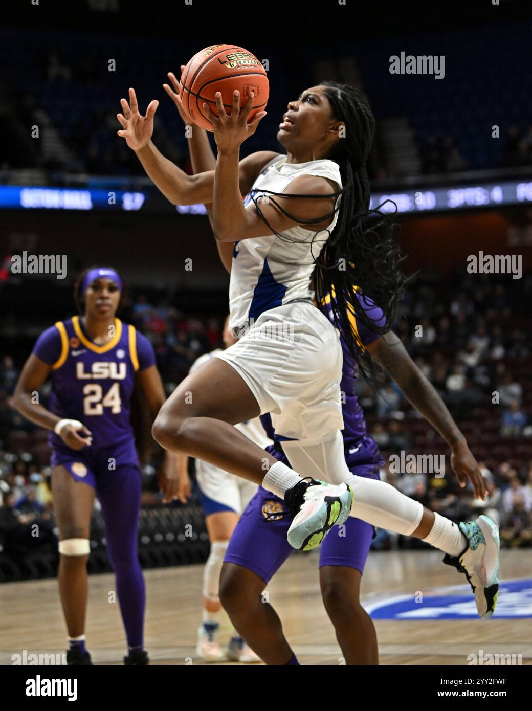 UNCASVILLE, CT - DECEMBER 17: Seton Hall Pirates guard Amari Wright (22 ...