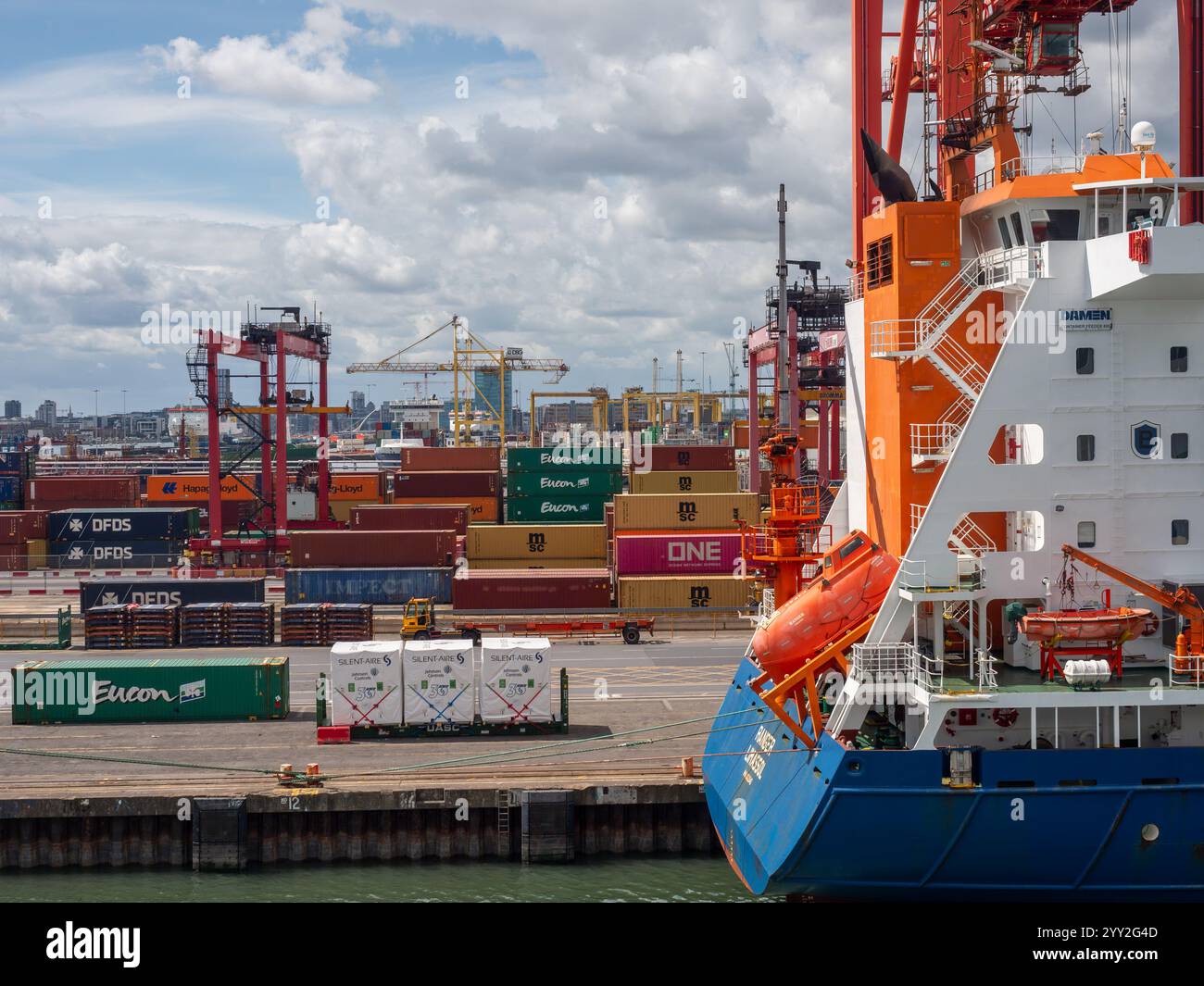 Dublin docks hi-res stock photography and images - Alamy