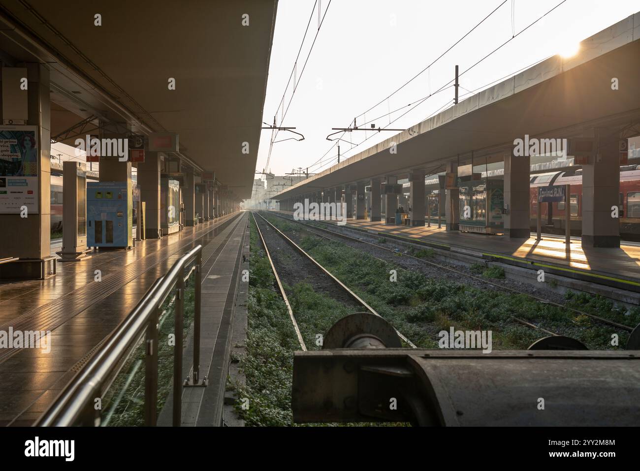 Station without trains hi-res stock photography and images - Alamy