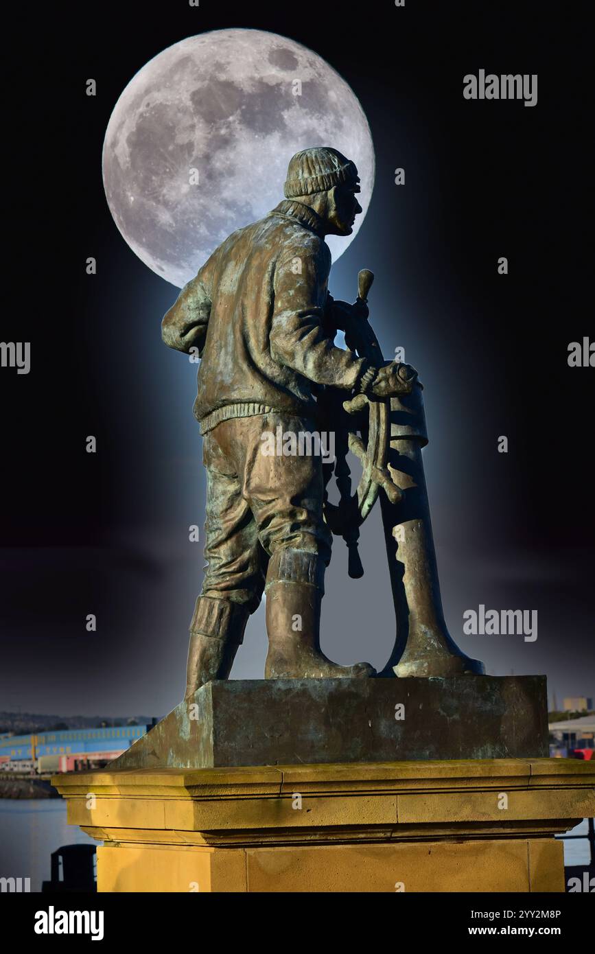 The Merchant Navy Memorial statue by Chris Wormald at Mill Dam South ...