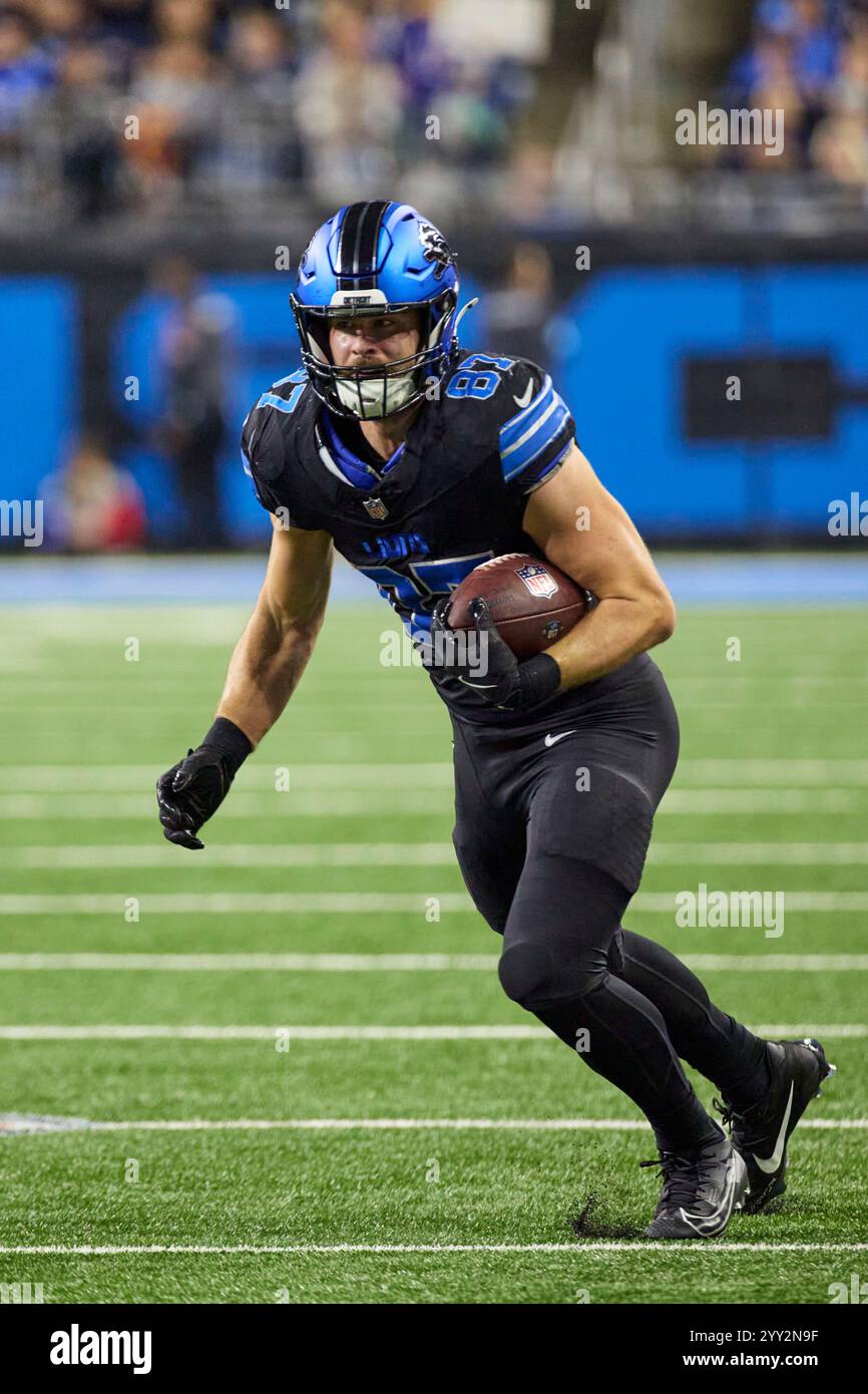 Detroit Lions tight end Sam LaPorta (87) runs the ball against Buffalo ...