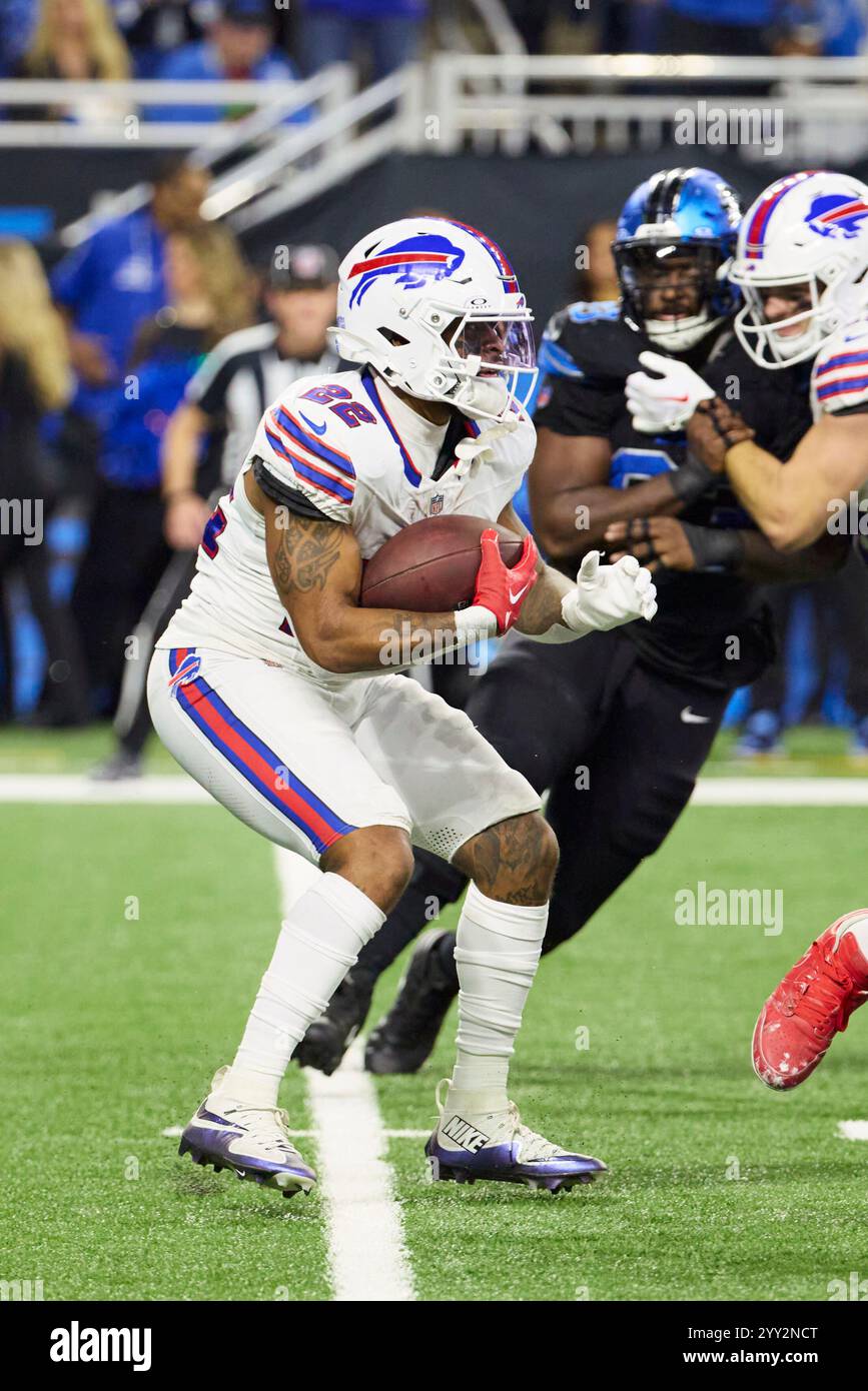 Buffalo Bills running back Ray Davis (22) rushes against the Detroit ...
