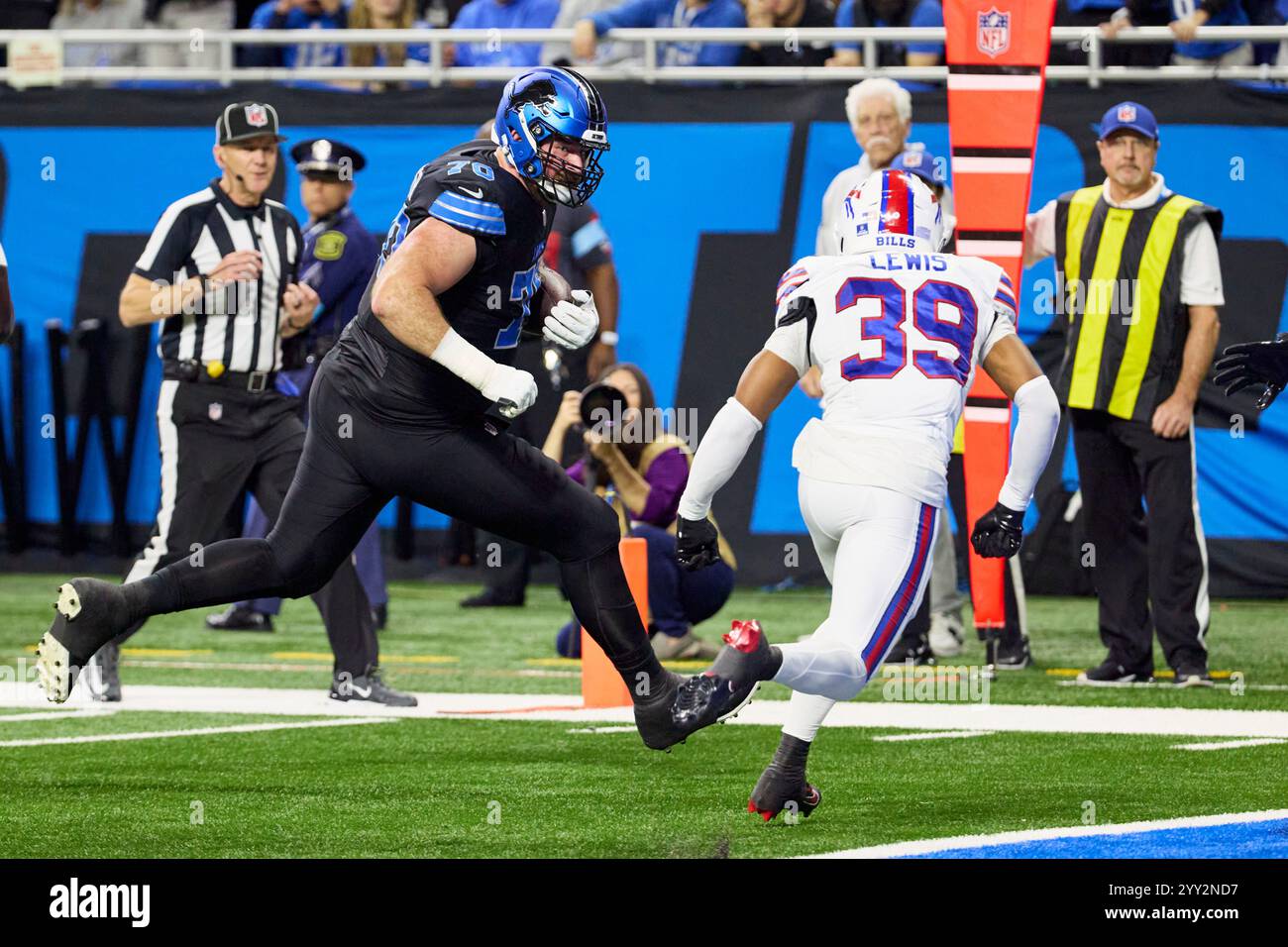 Detroit Lions offensive tackle Dan Skipper (70) rushes for a touchdown ...