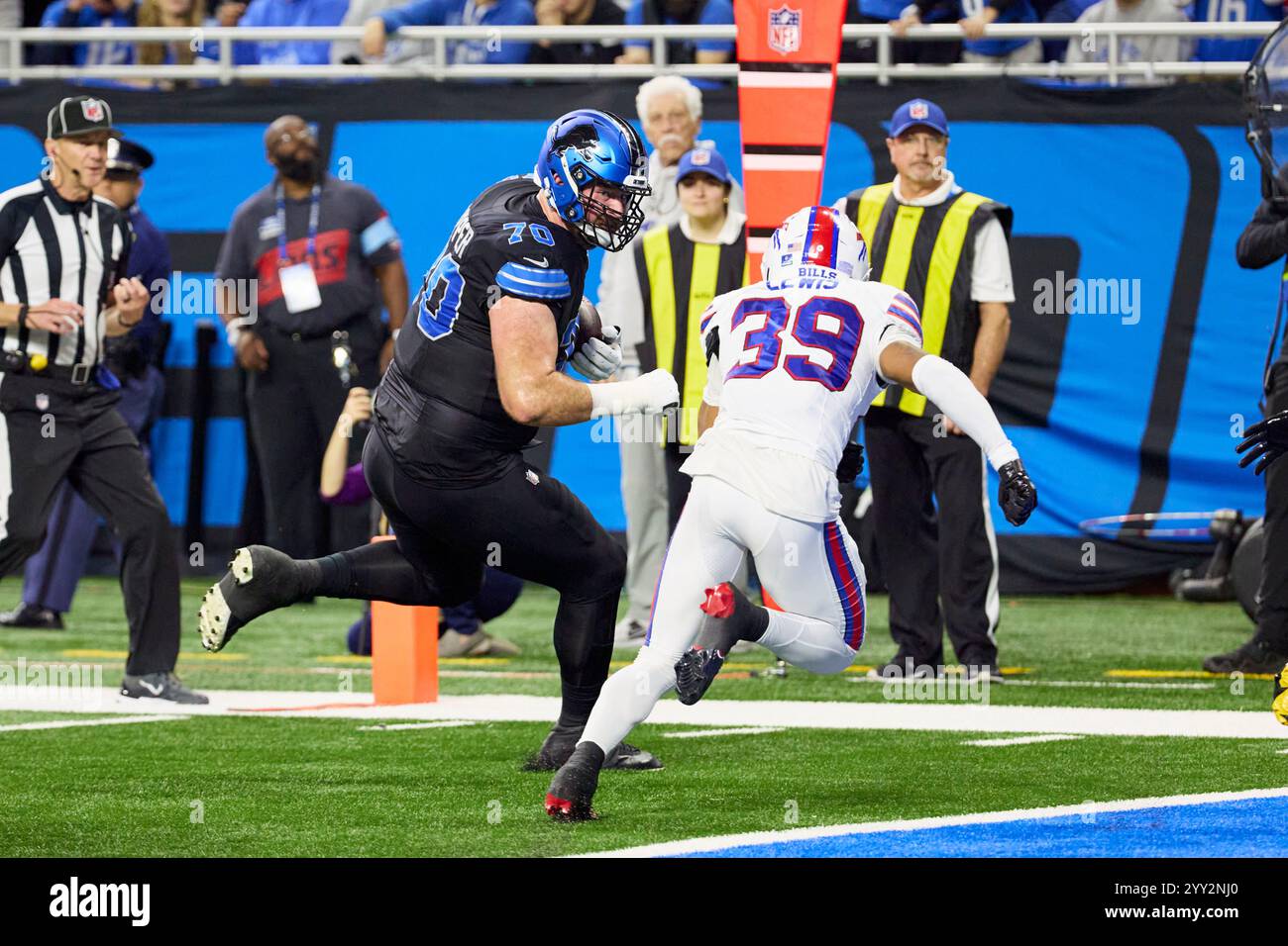 Detroit Lions offensive tackle Dan Skipper (70) rushes for a touchdown ...