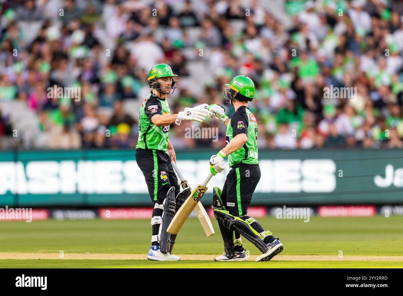 MELBOURNE, AUSTRALIA - DECEMBER 18: Sam Harper and Joe Clarke of ...