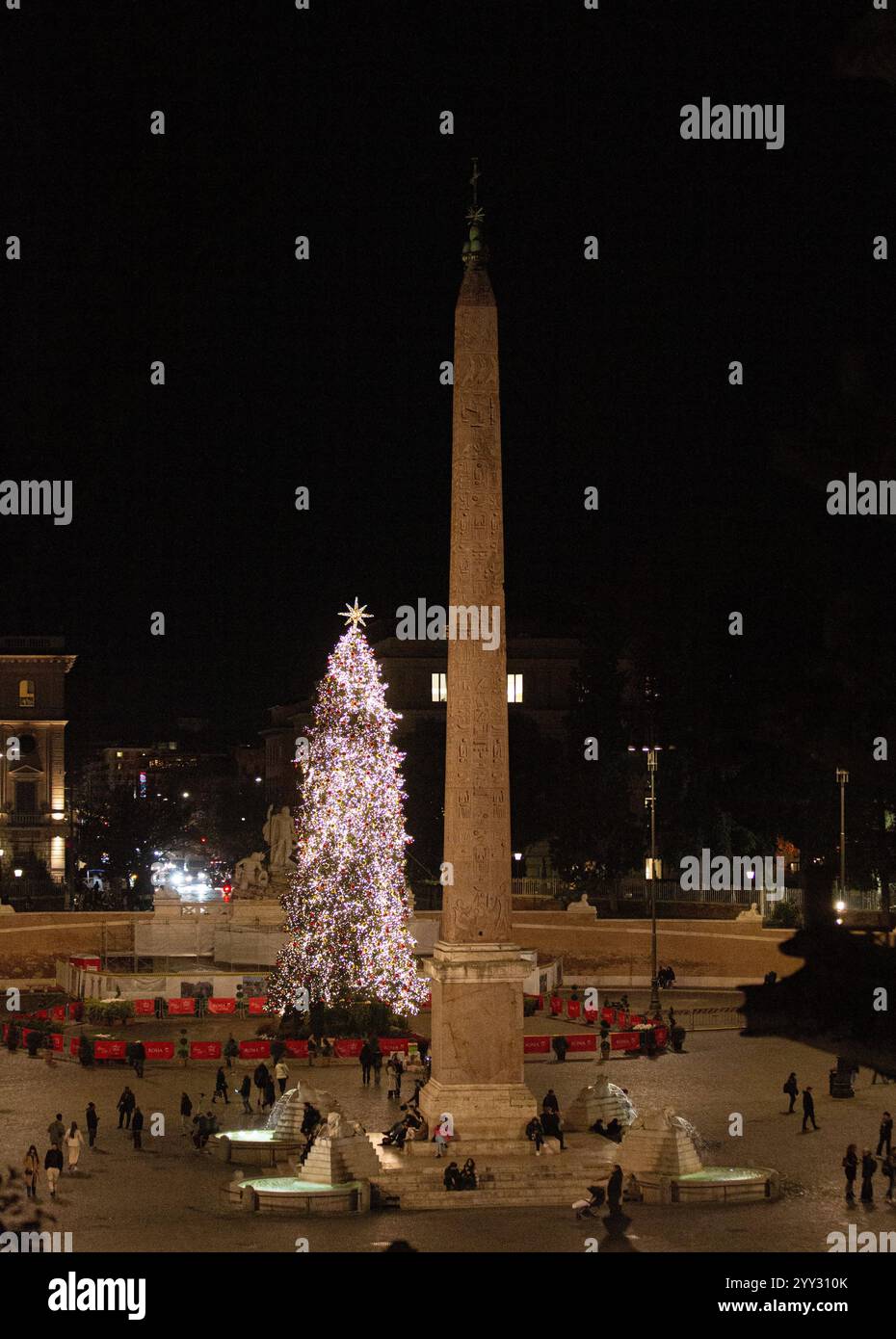 Rome, Italy. 17th Dec, 2024. A Christmas tree is seen at Piazza del ...