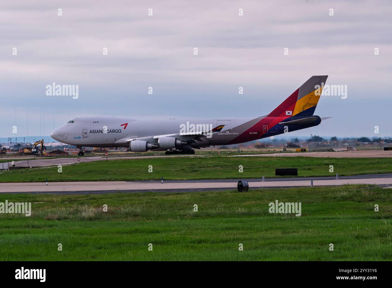 Dallas-Ft. Worth Airport, 9-11-2020 Grapevine, TX, USA Asiana Cargo Boeing 747-400F HL7420 ...