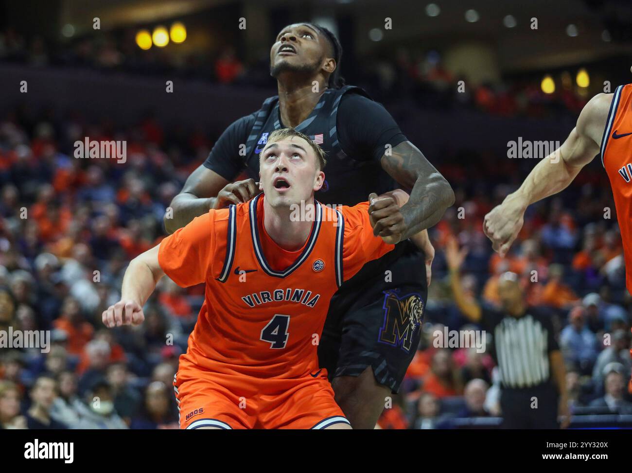 Virginia's Andrew Rohde and Memphis' Dain Dainja wait for the rebound ...