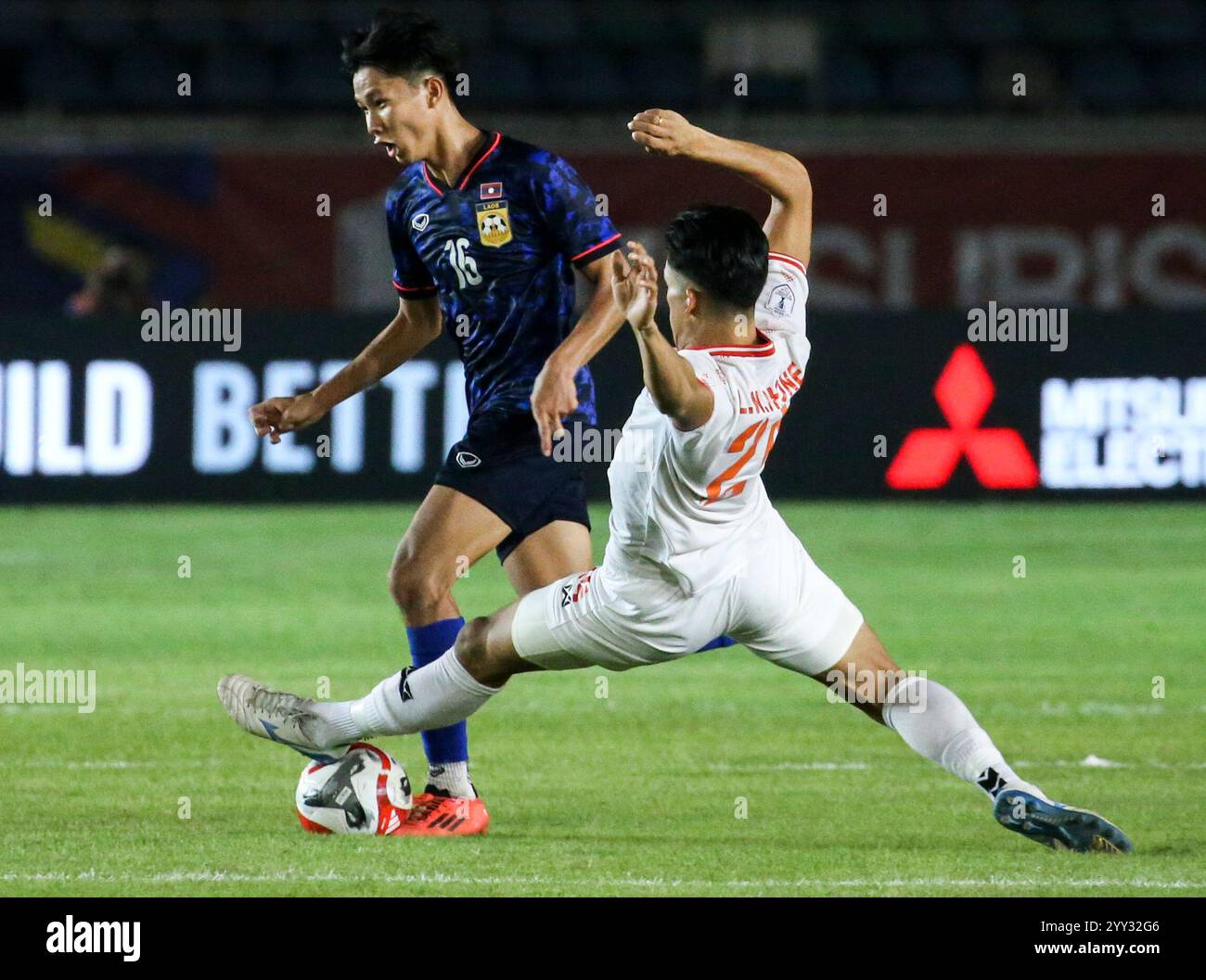Yangon, Myanmar. 18th Dec, 2024. Damoth Thongkhamsavath (L) of Laos ...