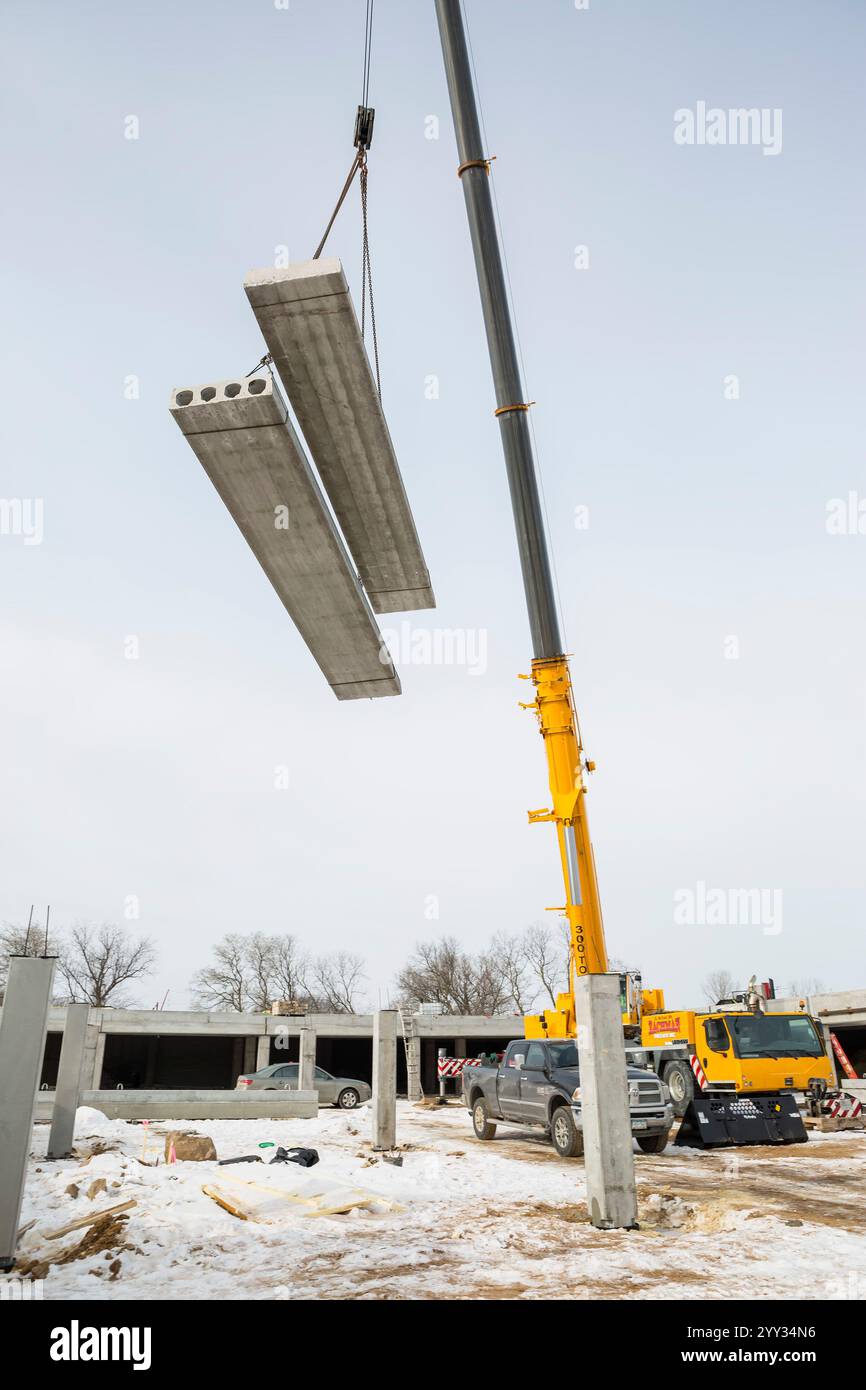 Delivery and installation of concrete hollowcore sections to create ...