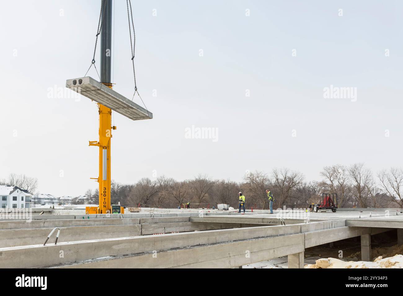 Delivery and installation of concrete hollowcore sections to create ...