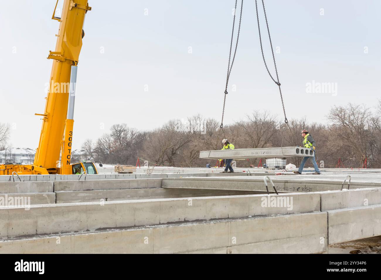 Delivery and installation of concrete hollowcore sections to create ...