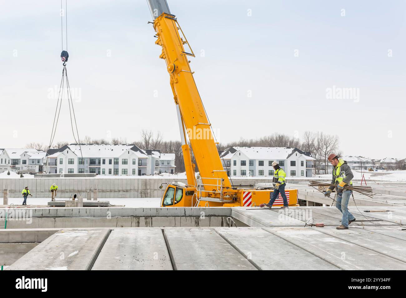 Delivery and installation of concrete hollowcore sections to create ...