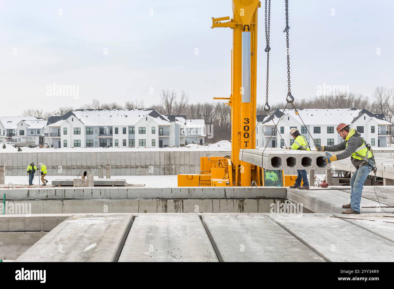 Delivery and installation of concrete hollowcore sections to create ...
