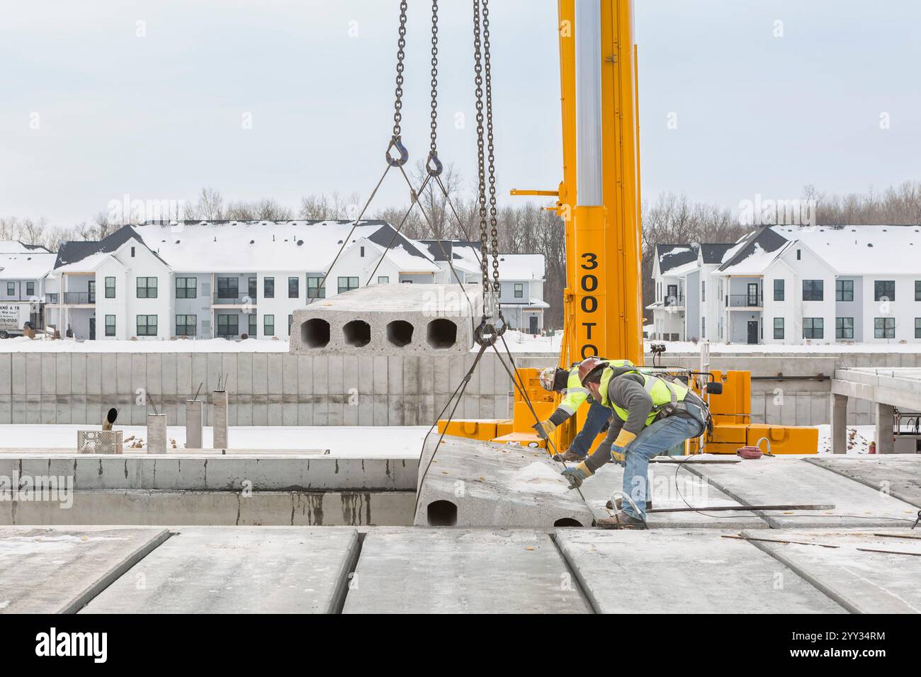 Delivery and installation of concrete hollowcore sections to create ...