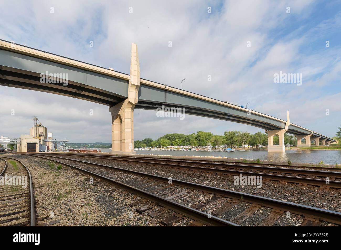New bridge crosses over the Mississippi River between Minnesota and ...
