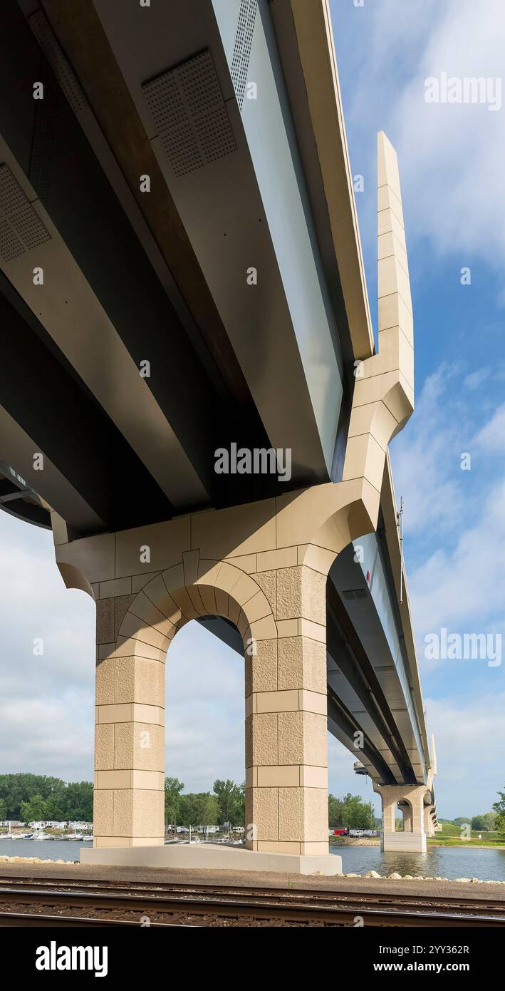 New bridge crosses over the Mississippi River between Minnesota and ...