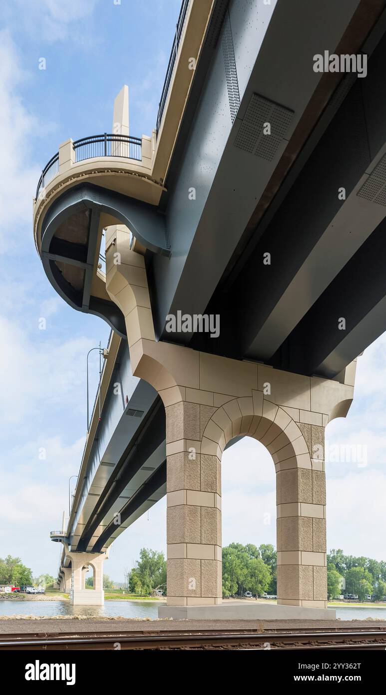 New bridge crosses over the Mississippi River between Minnesota and ...