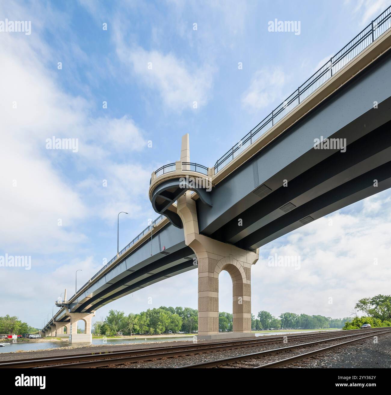 New bridge crosses over the Mississippi River between Minnesota and ...