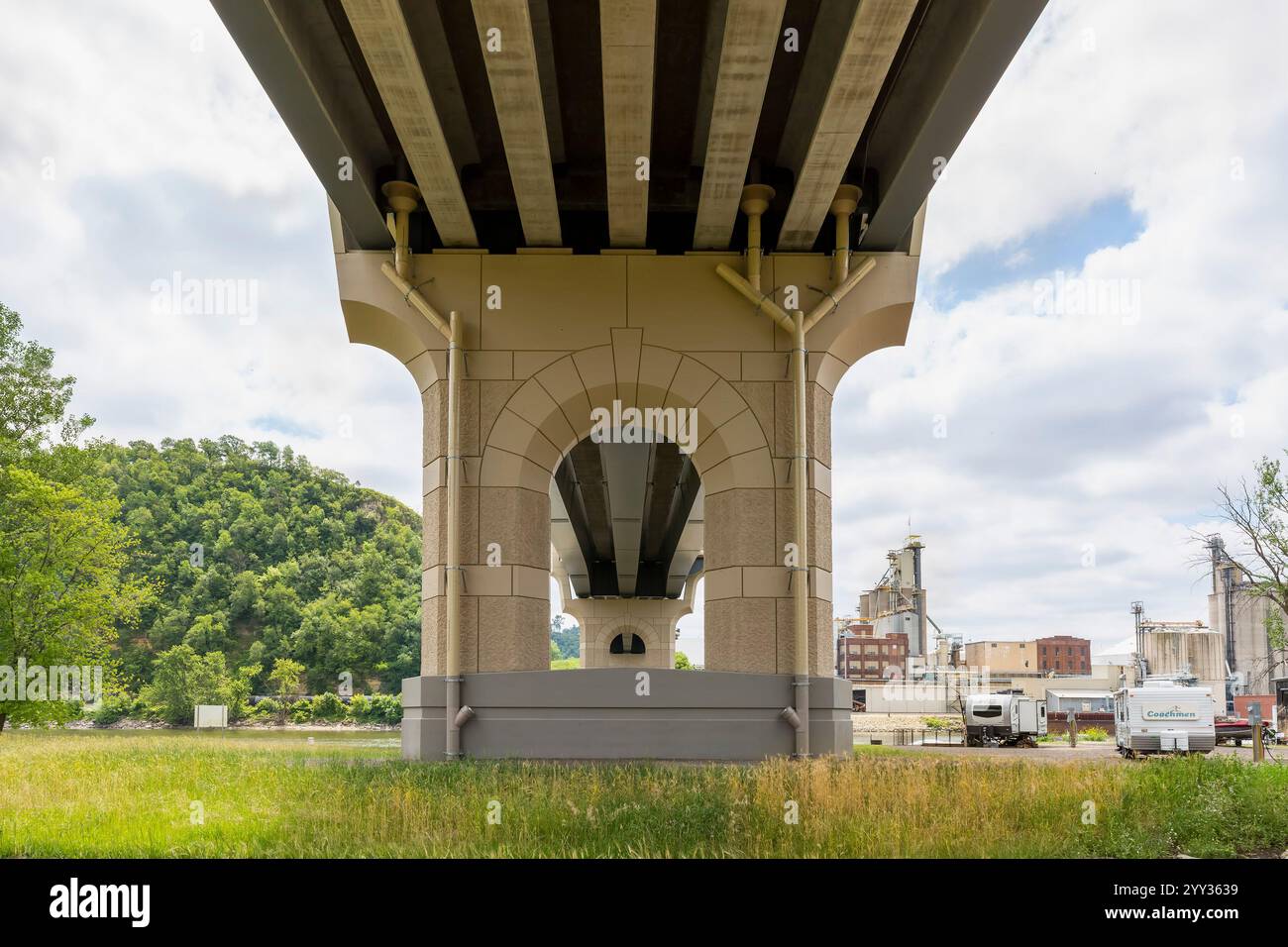 New bridge crosses over the Mississippi River between Minnesota and ...