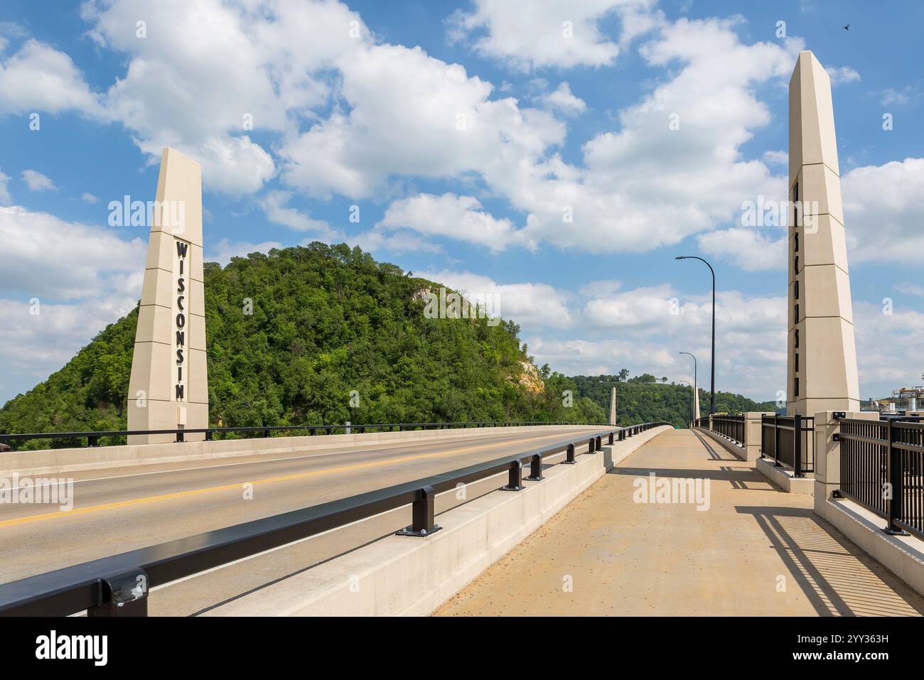 New bridge crosses over the Mississippi River between Minnesota and ...