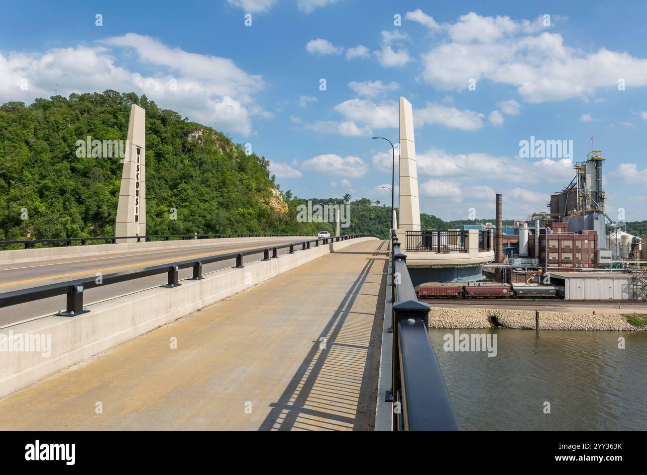 New bridge crosses over the Mississippi River between Minnesota and ...
