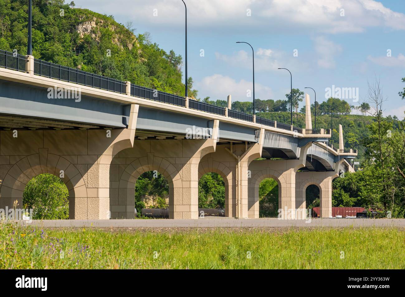 New bridge crosses over the Mississippi River between Minnesota and ...