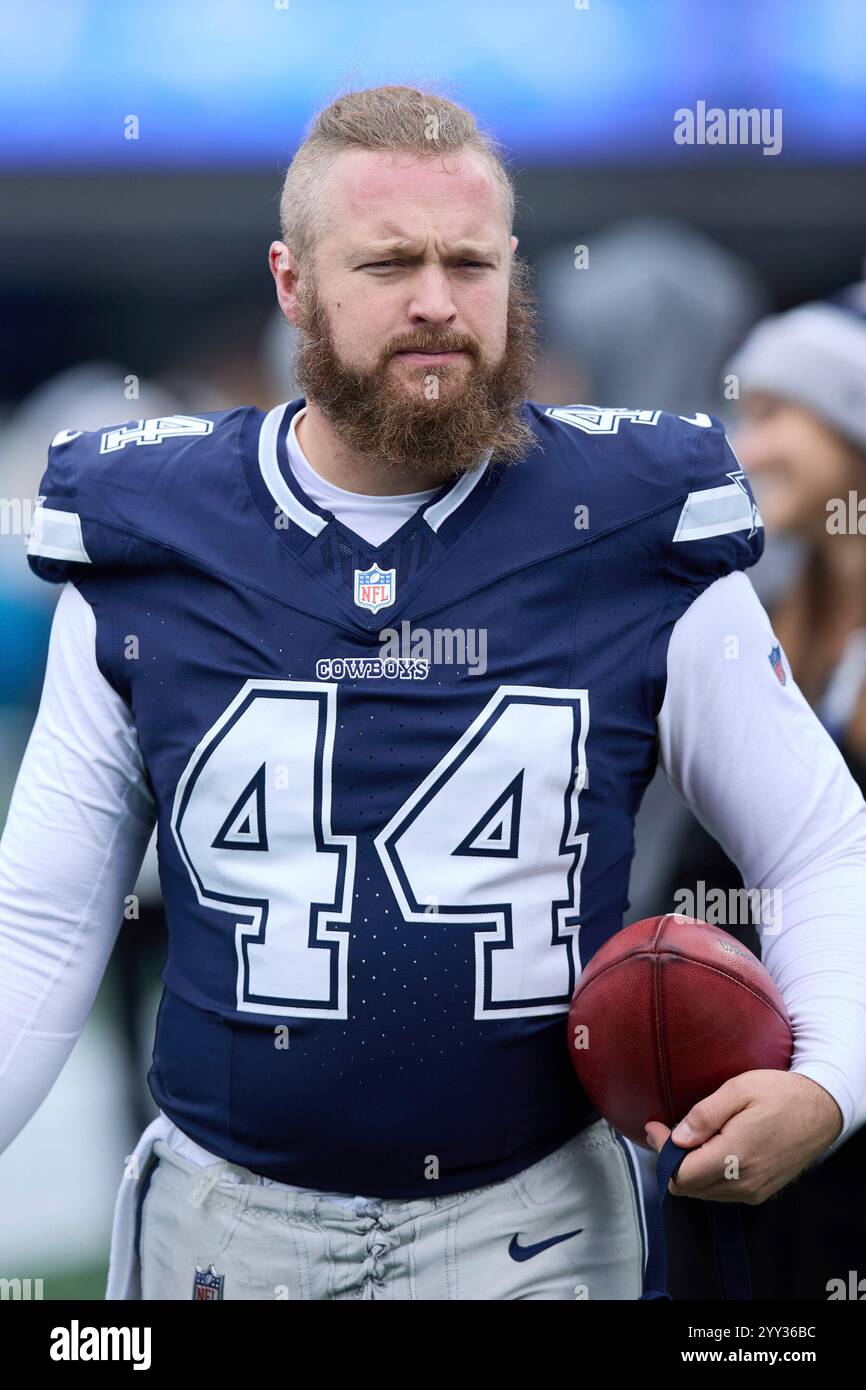 Dallas Cowboys long snapper Trent Sieg (44) warms up prior to an NFL ...