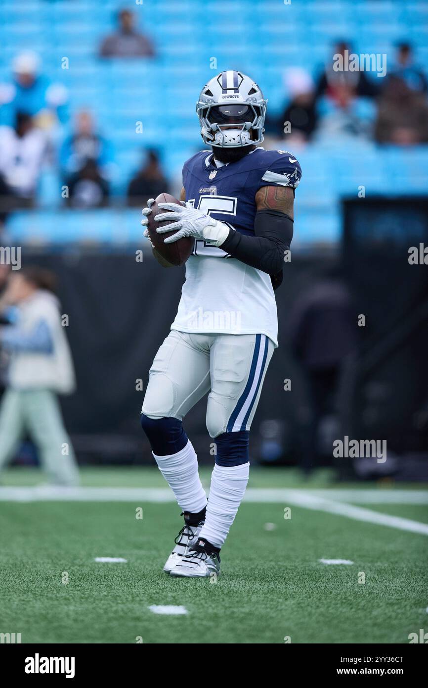 Dallas Cowboys running back Ezekiel Elliott (15) warms up prior to an ...