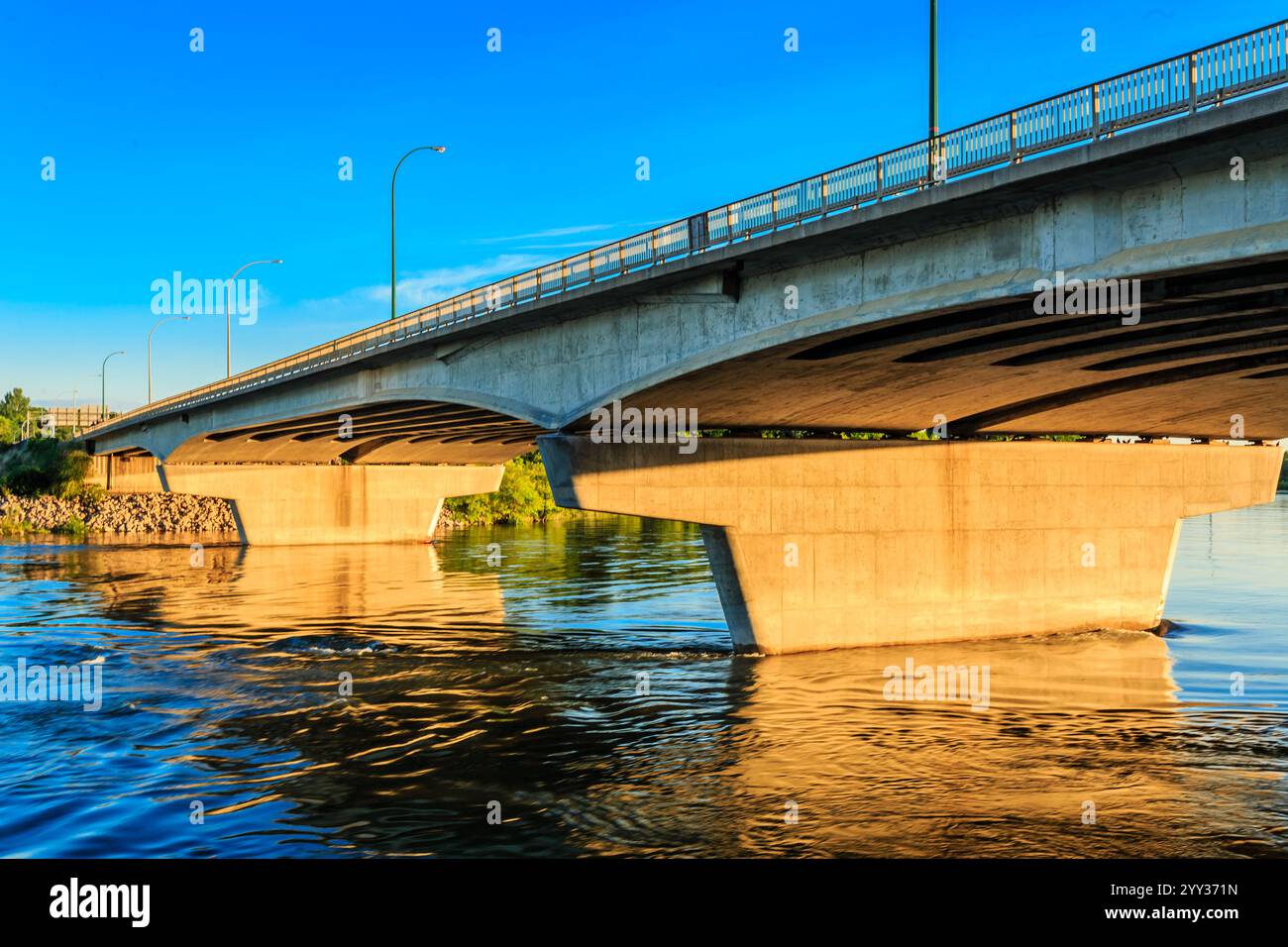 Reflective light structure hi-res stock photography and images - Alamy