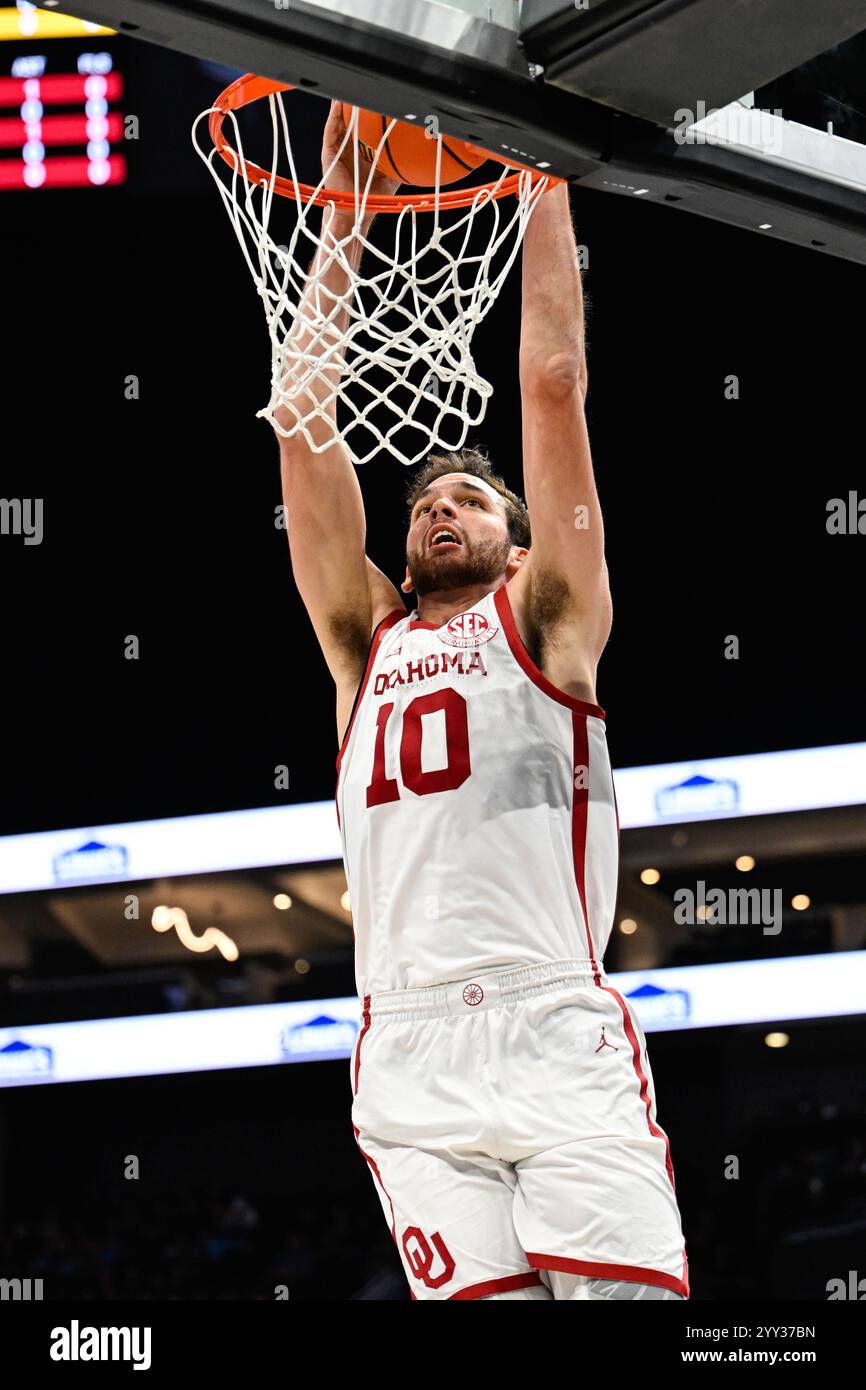Charlotte, North Carolina, USA. 18th Dec, 2024. Oklahoma Sooners ...