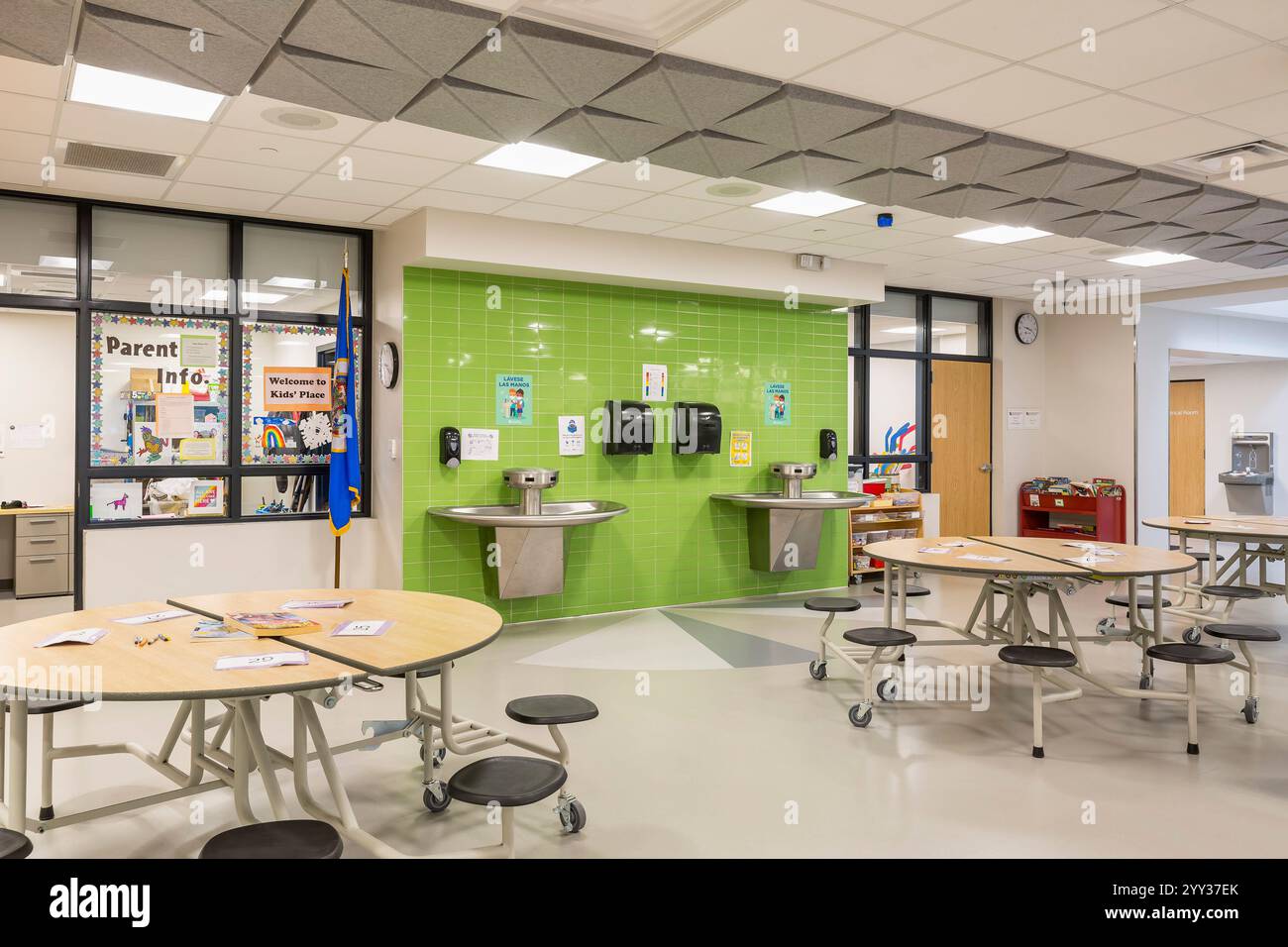 Two hand washing stations with bright green tile wall hi-res stock photography and images - Alamy