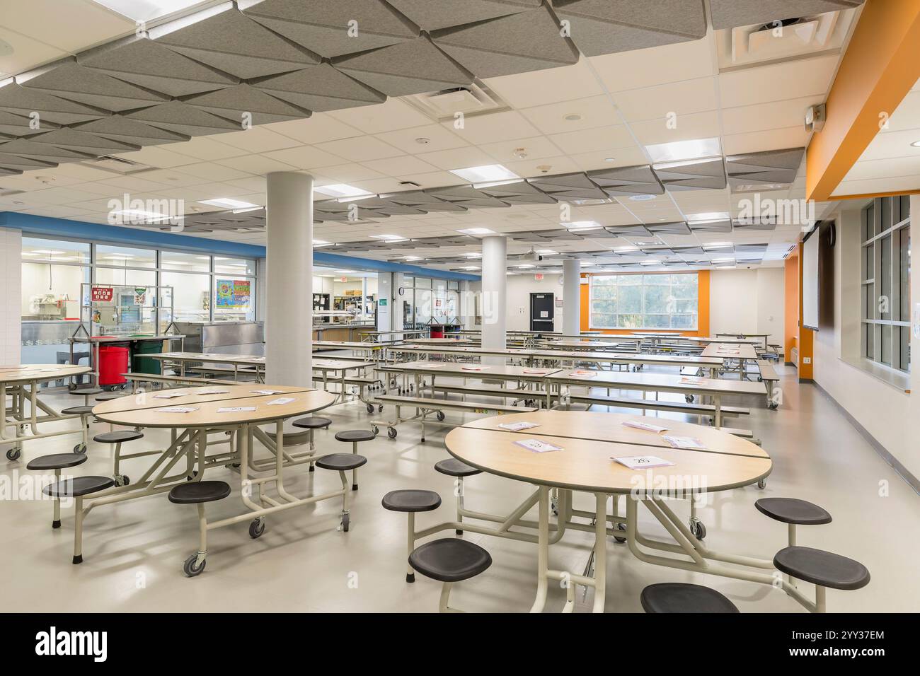 School lunchroom hi-res stock photography and images - Alamy