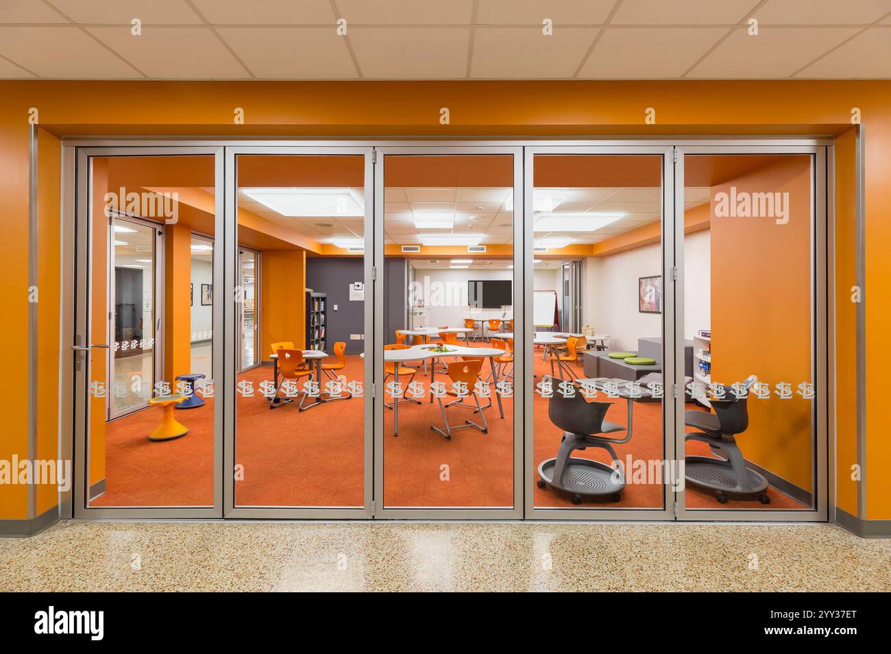 Flex classroom hi-res stock photography and images - Alamy