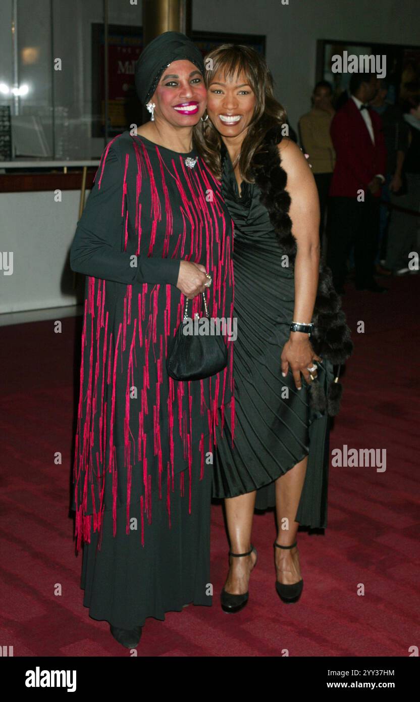 Leontyne Price and Angela Bassett attend the 2002 Kennedy Center Honors ...