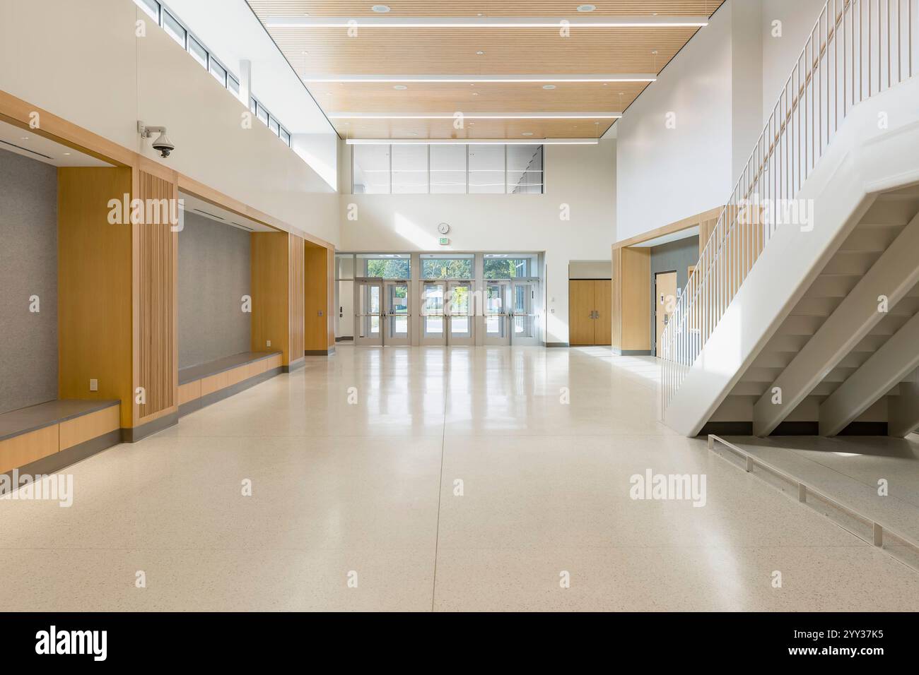 Inset wood paneled seating areas and ceiling hi-res stock photography ...