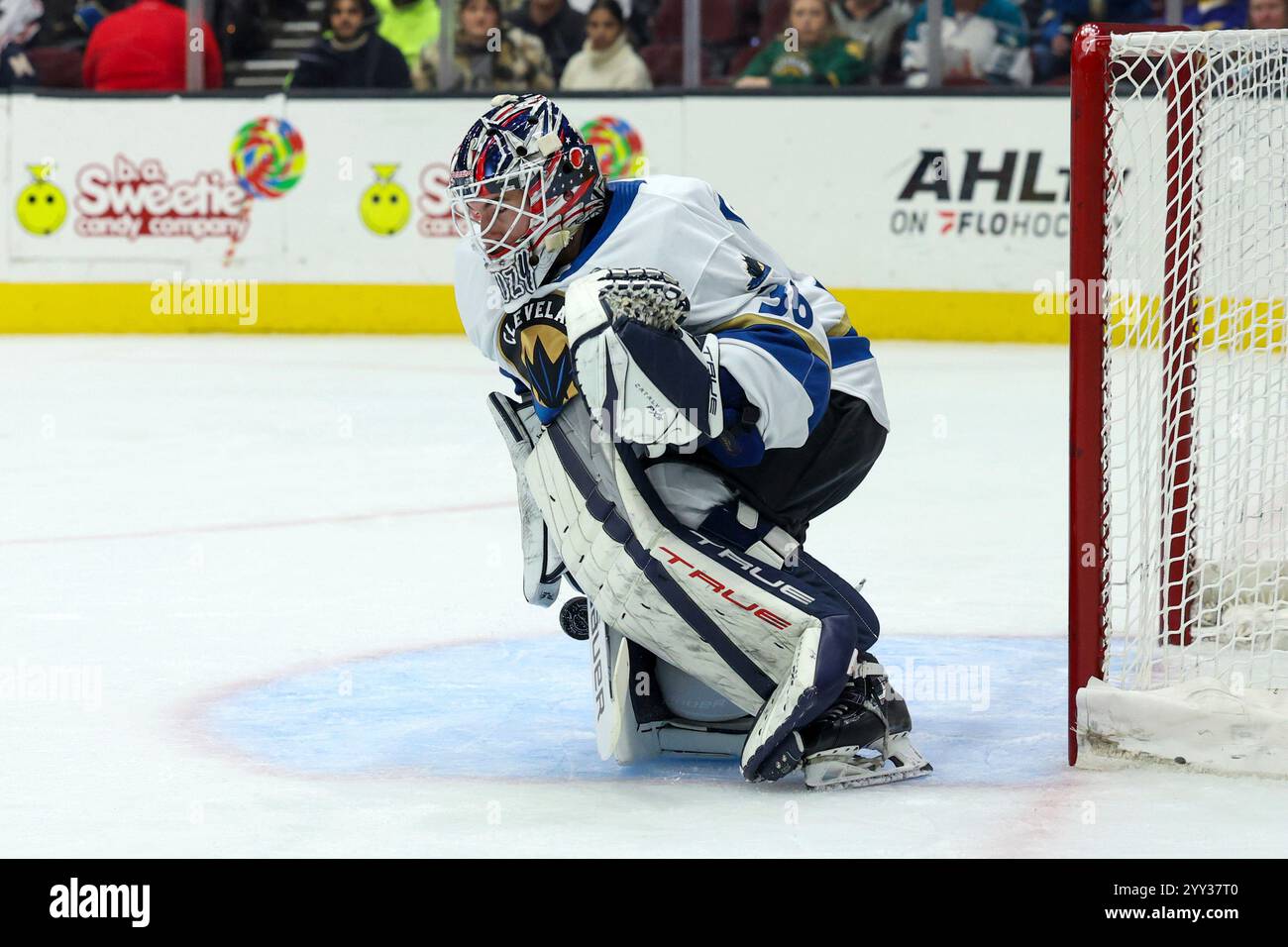 CLEVELAND, OH - DECEMBER 18: Cleveland Monsters goaltender Zach ...