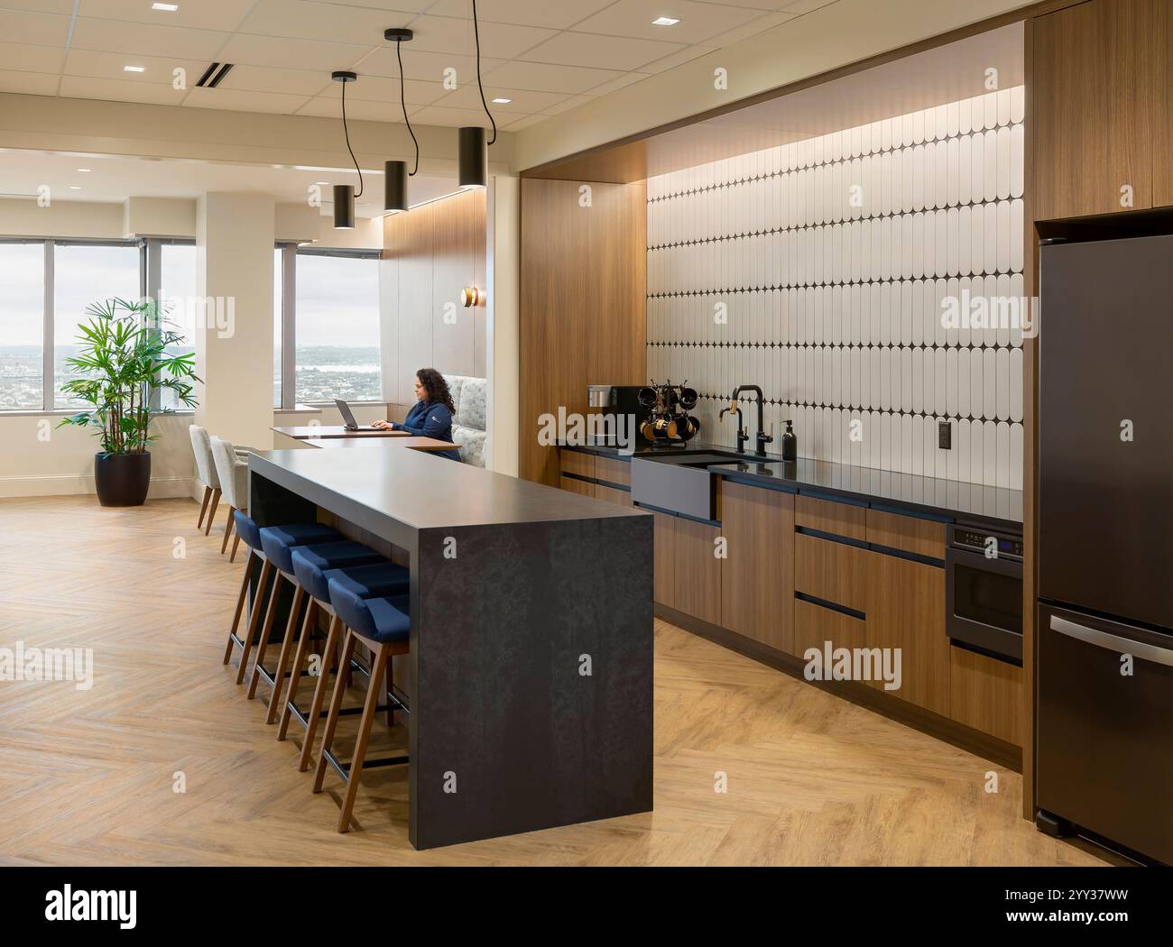 Long kitchen island with barstools hi-res stock photography and images ...